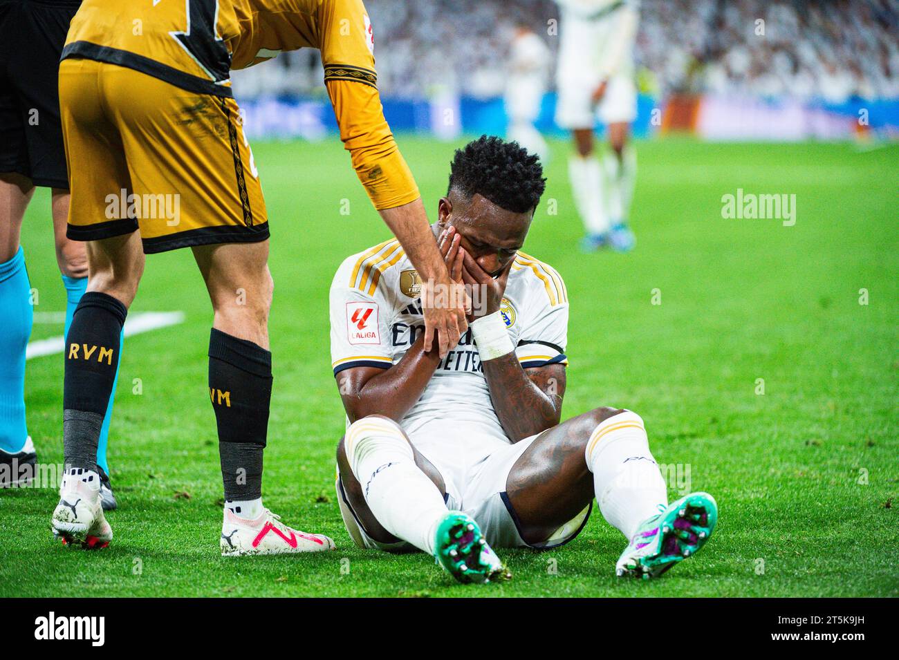 Madrid, Spain. 05th Nov, 2023. Vinicius Junior (Real Madrid) (R) and ...