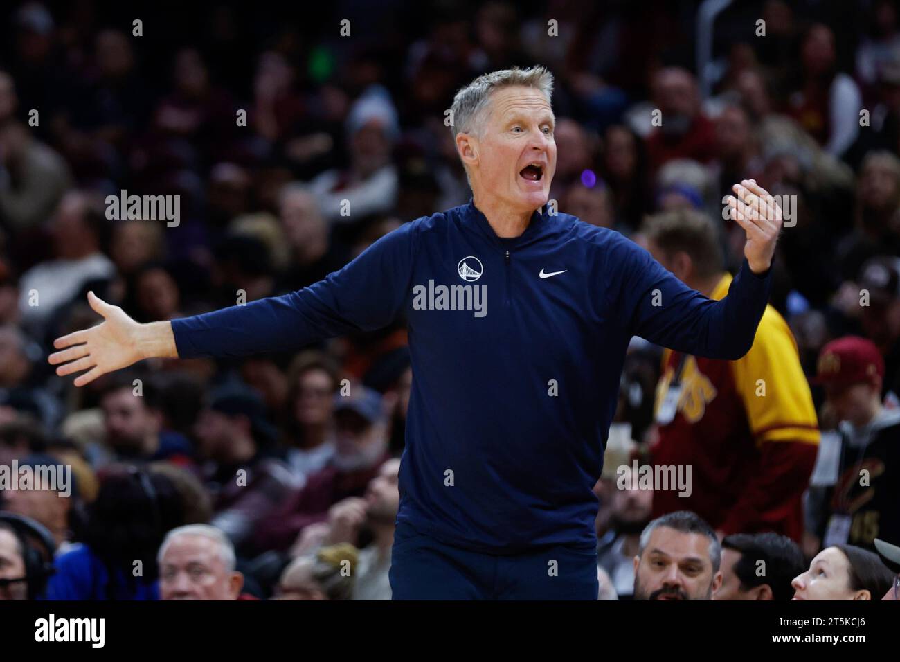 Golden State Warriors head Coach Steve Kerr directs his team during the ...