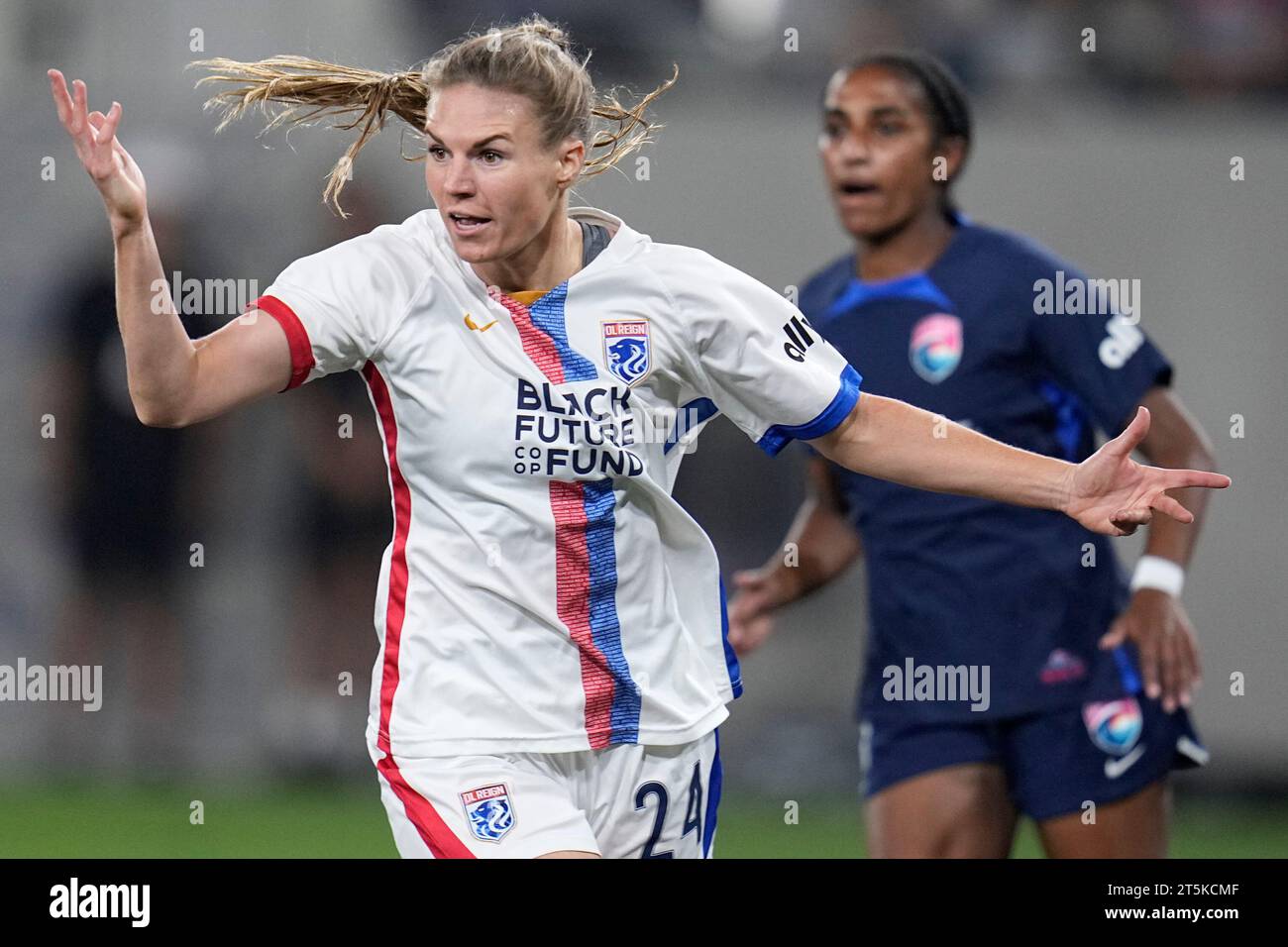 OL Reign forward Veronica Latsko, left, calls for the ball as San Diego ...