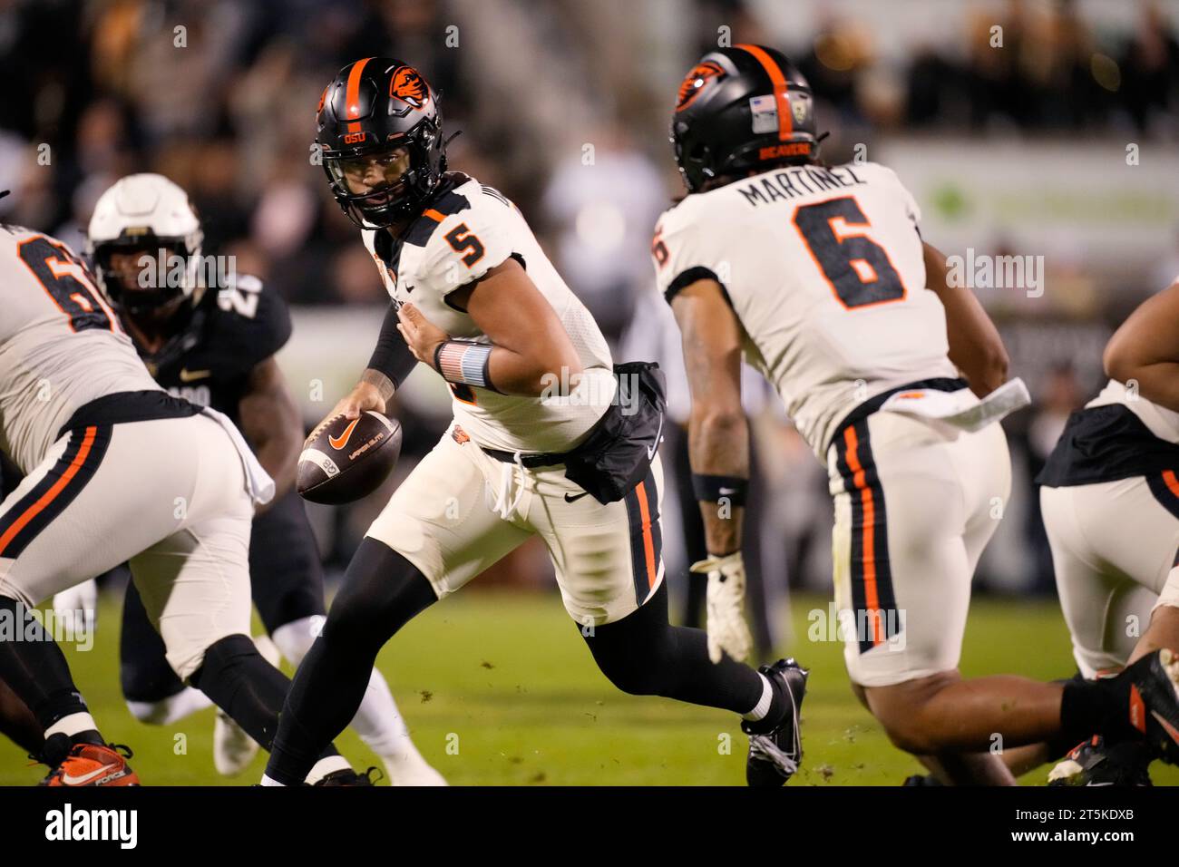 Oregon State quarterback DJ Uiagalelei (5) hands off the ball to ...
