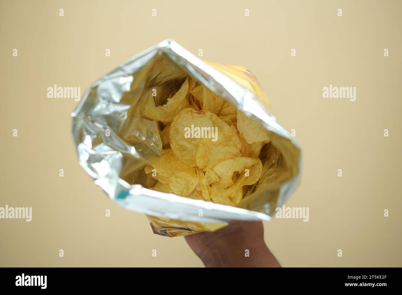 Holding packet of chips hi-res stock photography and images - Alamy