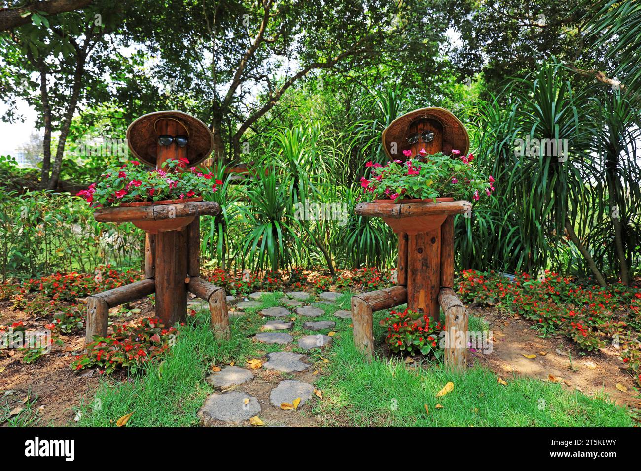 Before the cartoon sculpture, it was on Wuzhizhou Island, Sanya City ...