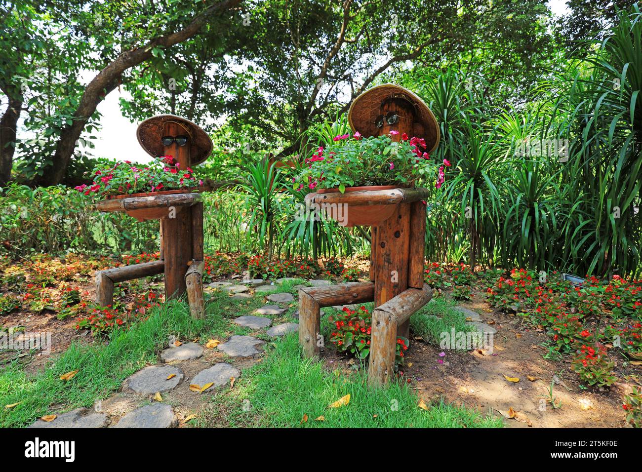 Before the cartoon sculpture, it was on Wuzhizhou Island, Sanya City ...