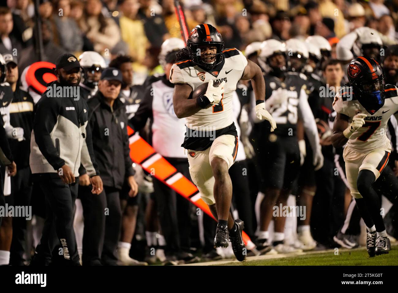 Oregon State running back Deshaun Fenwick (1) in the second half of an ...