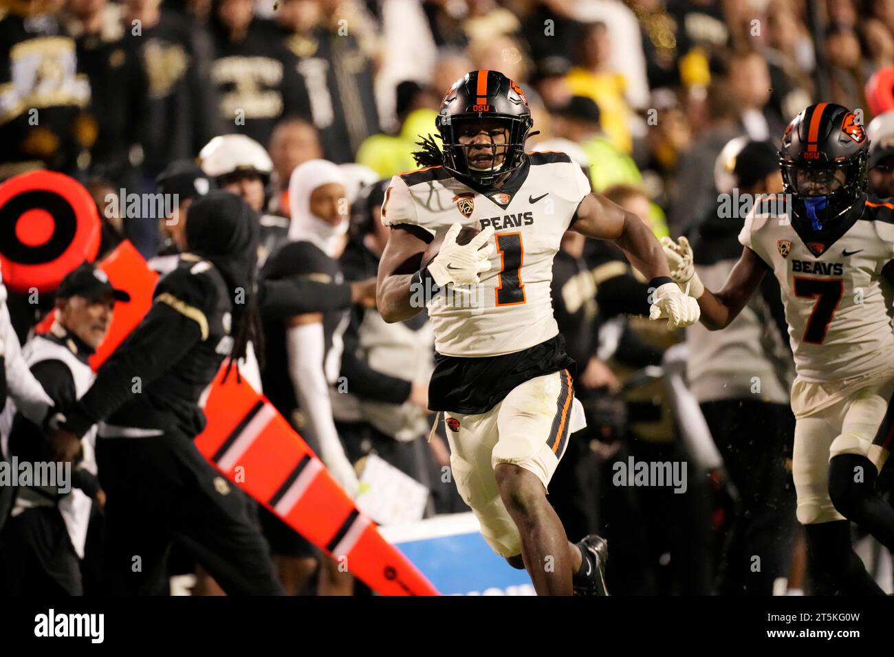Oregon State running back Deshaun Fenwick (1) in the second half of an ...