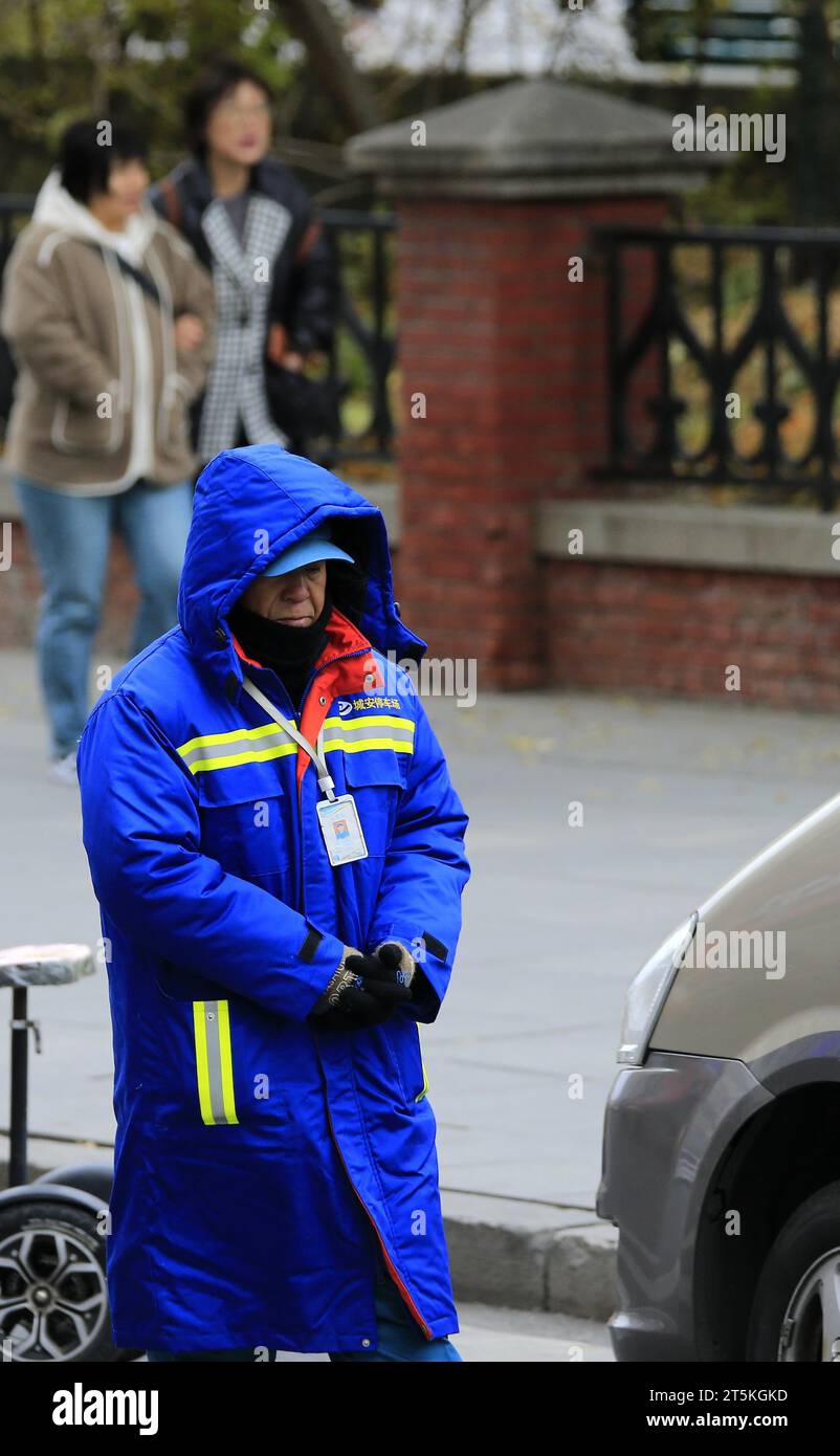 People wear thick clothes as the temperature drops sharply in Harbin ...