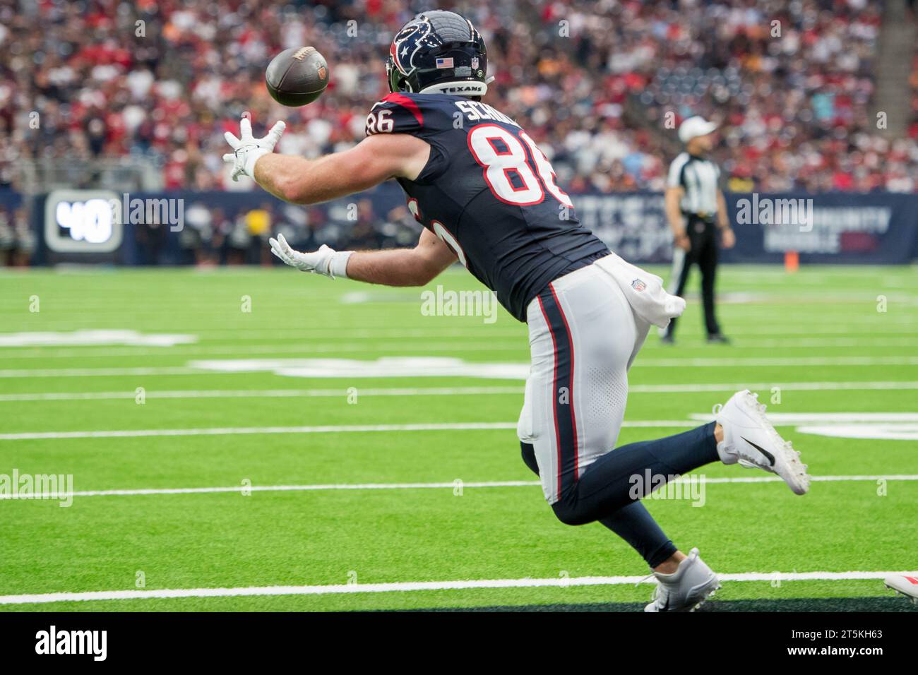 Houston, TX, USA. 5th Nov, 2023. Houston Texans tight end Dalton ...