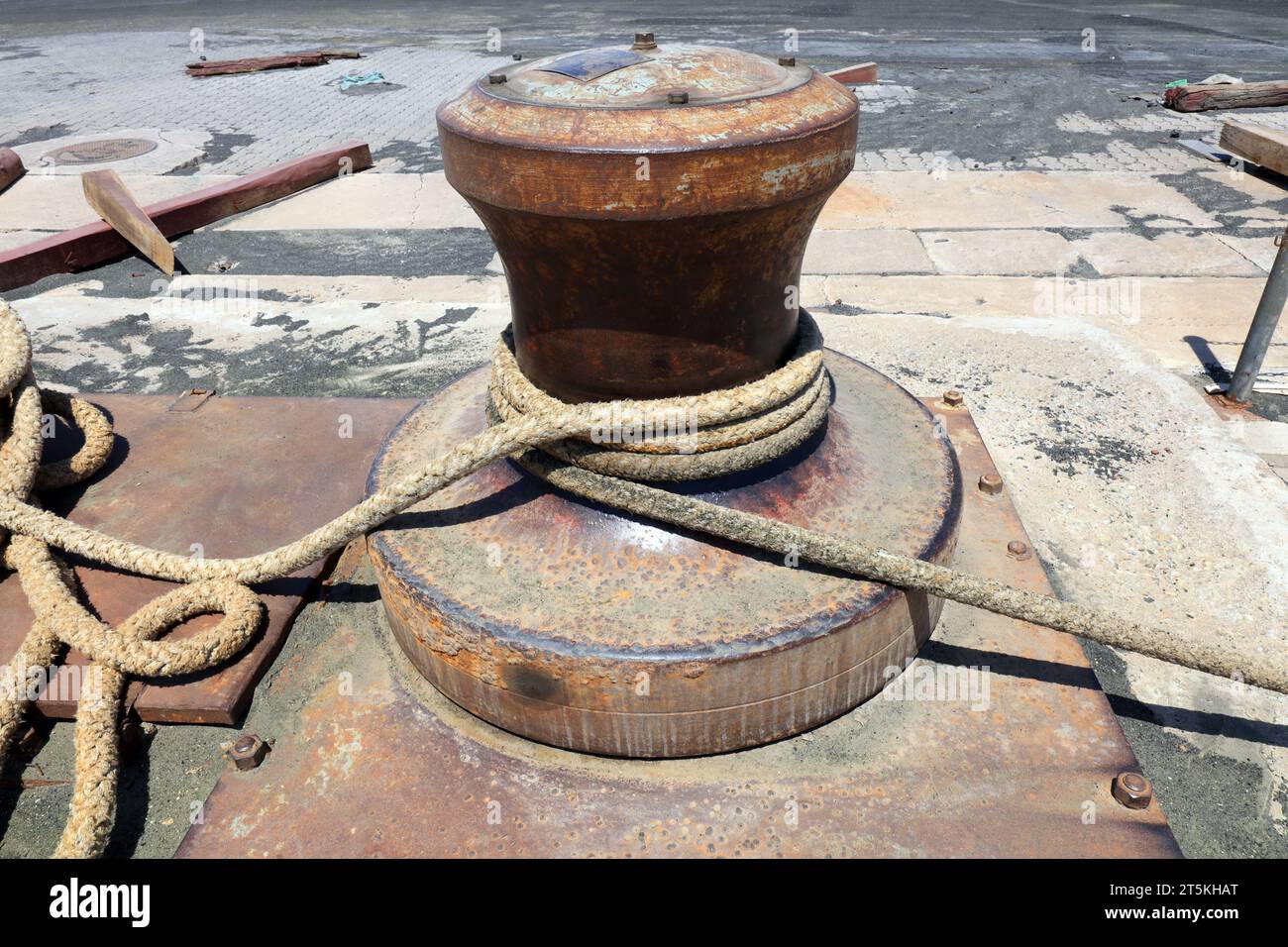 marine mooring rope equipment on the pier Stock Photo - Alamy