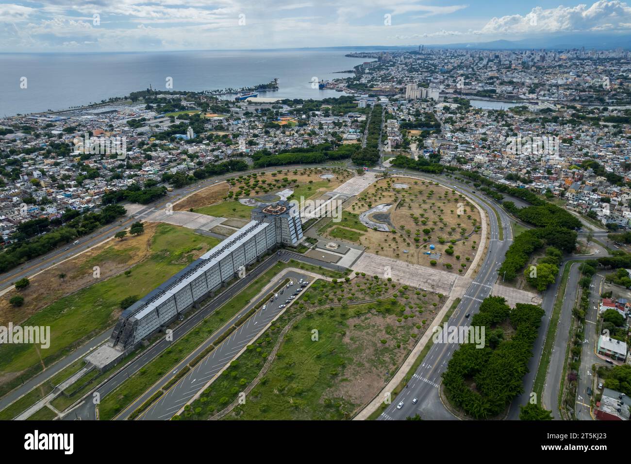 View of the beautiful Columbus Lighthouse monument and the flag of ...