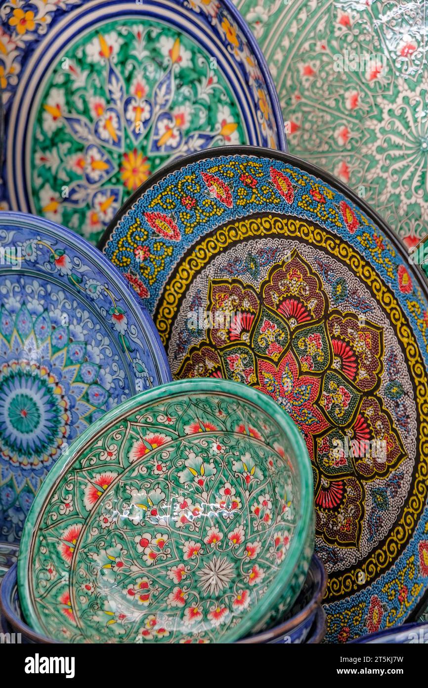 Fergana ceramics in the Samarkand market in Uzbekistan Stock Photo - Alamy