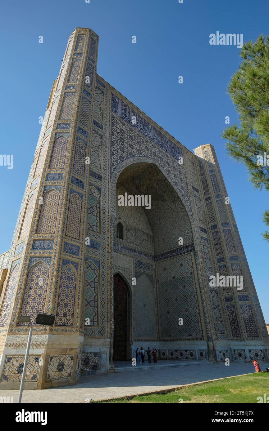 Samarkand, Uzbekistan - November 1, 2023: Bibi-Khanym Mosque in ...