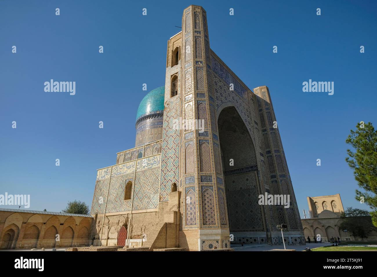 Samarkand, Uzbekistan - November 1, 2023: Bibi-Khanym Mosque in ...