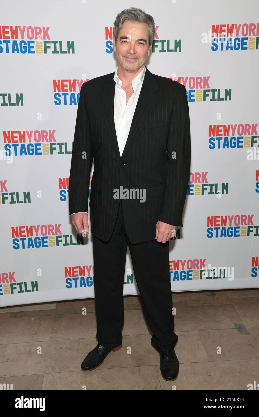 Jon tenney 2023 hi-res stock photography and images - Alamy
