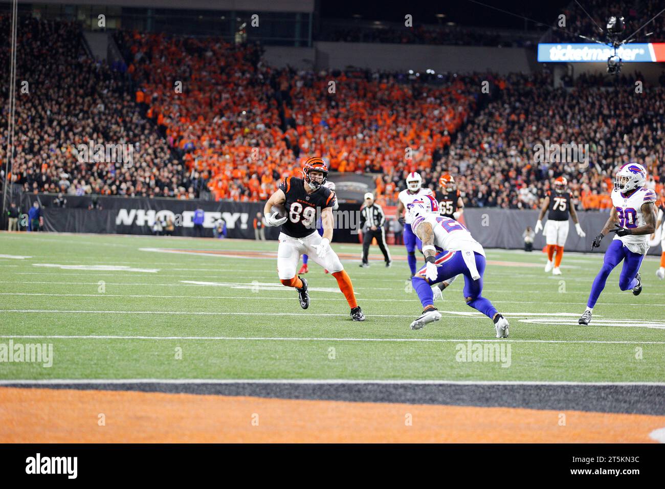 Cincinnati, Ohio, USA. 5th Nov, 2023. Cincinnati Bengals tight end Drew ...