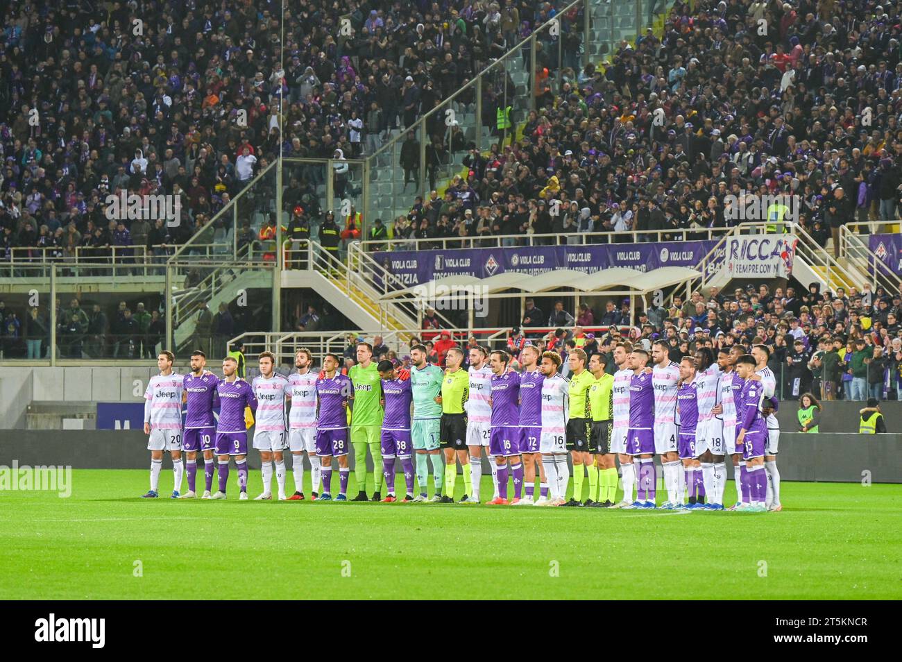Florence, Italy. 05th Nov, 2023. The teams before the match during the ...