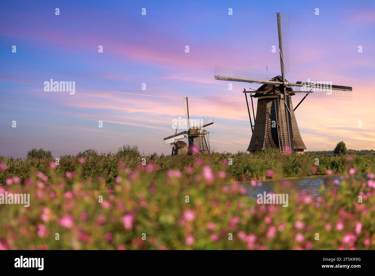 Traditional dutch windmills canal hi-res stock photography and images ...