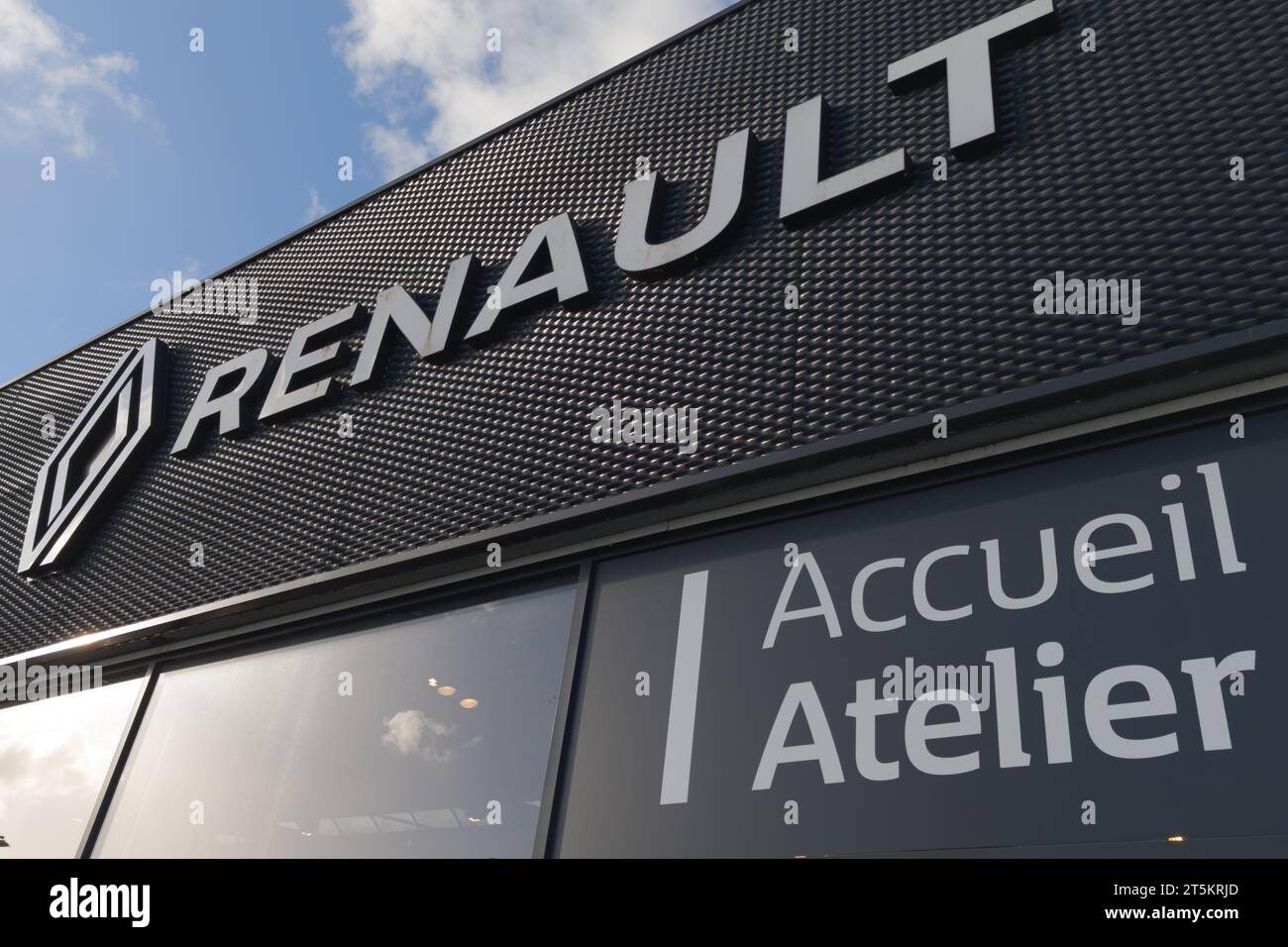 Bordeaux , France - 11 04 2023 : renault accueil sign brand and text ...