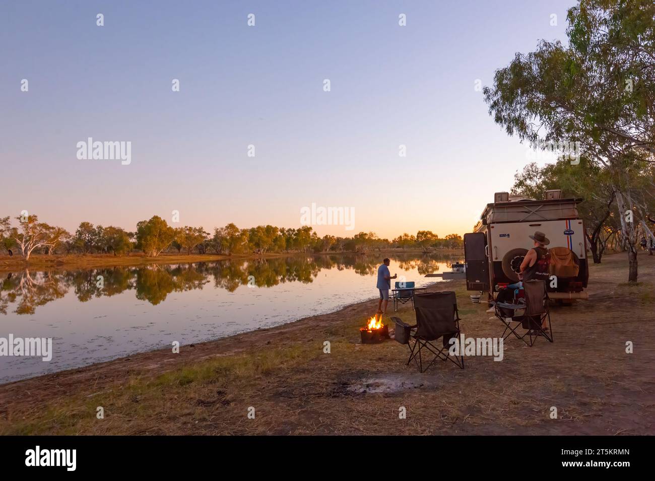 Campfire outback australia hi-res stock photography and images - Alamy