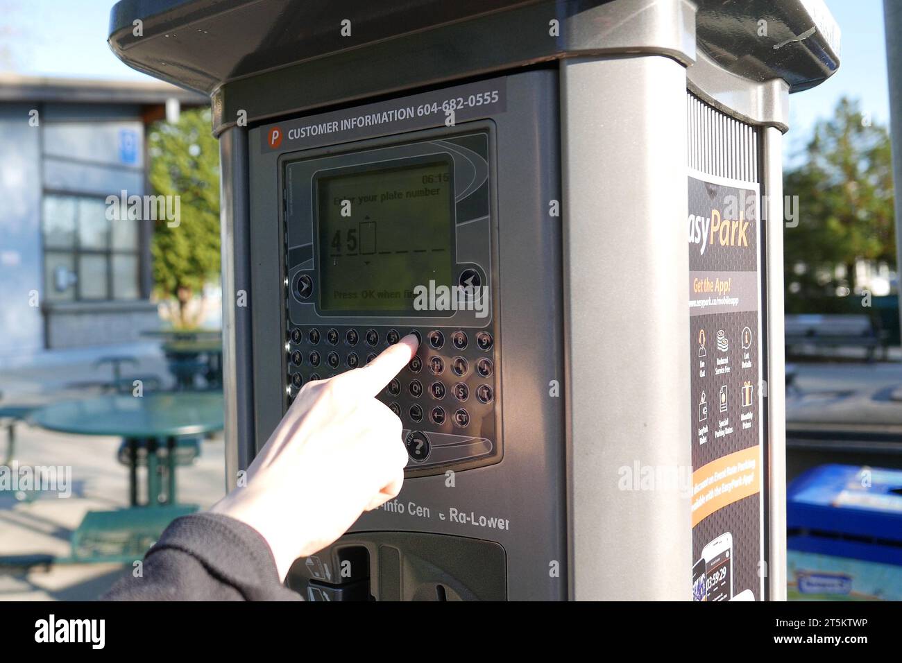 Entering number plate hi-res stock photography and images - Alamy