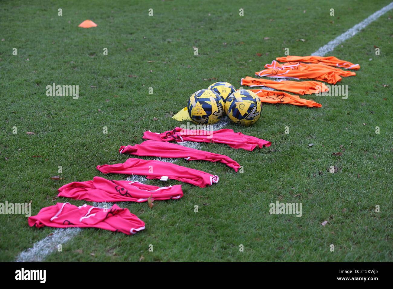 Football bibs hi-res stock photography and images - Alamy