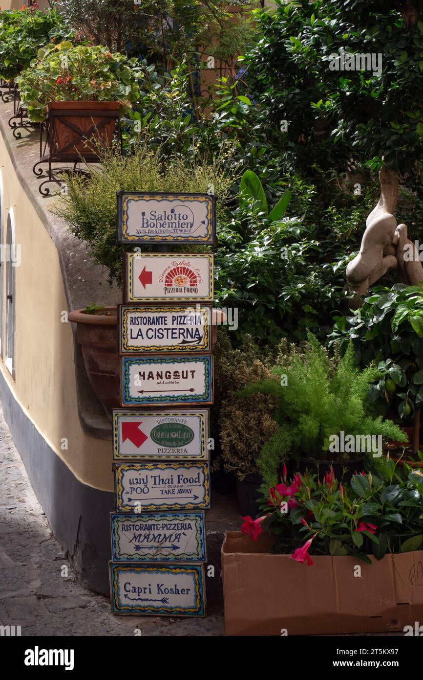 Signs in capri hi-res stock photography and images - Alamy