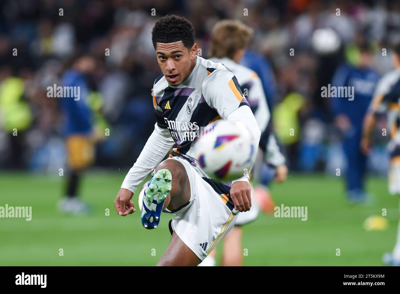 Madrid, Spain. 5th Nov, 2023. Jude Bellingham of Real Madrid warms up ...