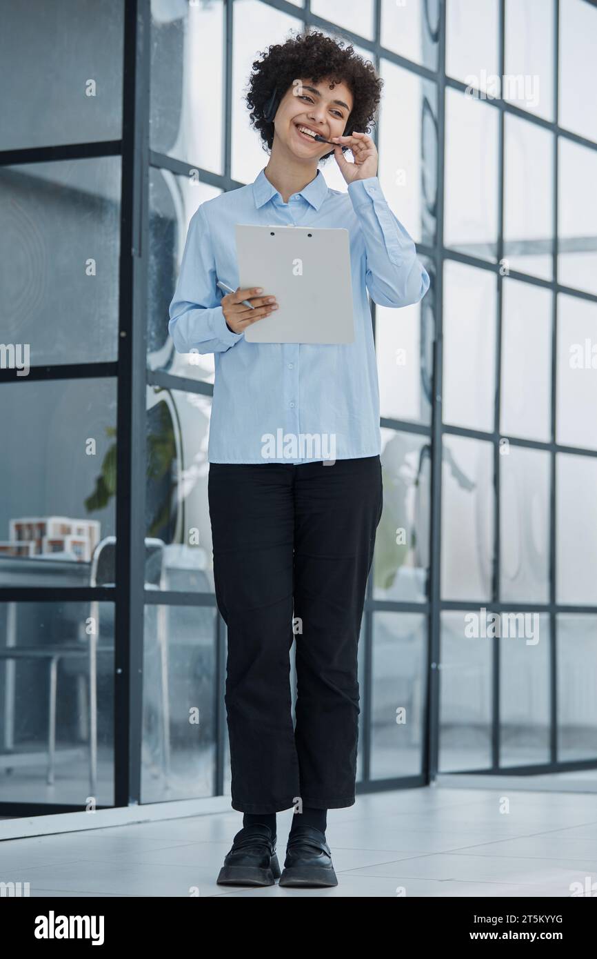 Customer service manager standing desk hi-res stock photography and ...