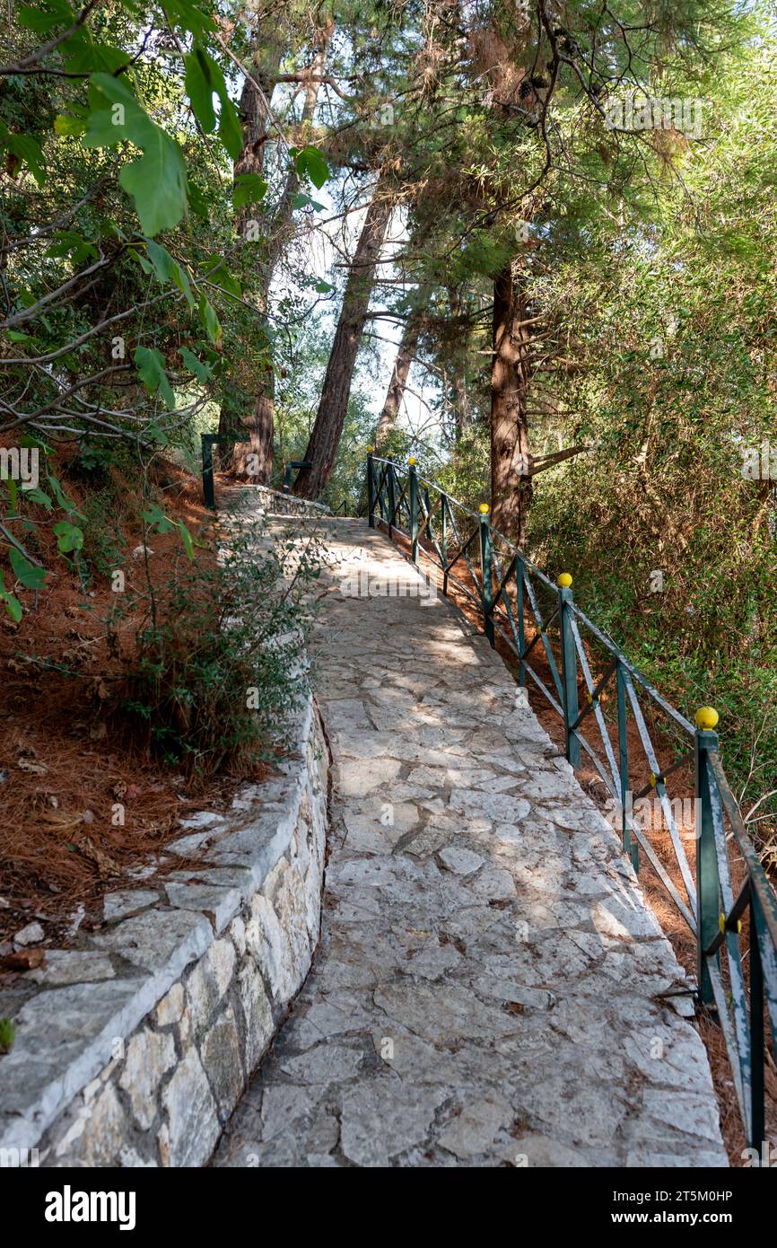 Path to castle hi-res stock photography and images - Alamy