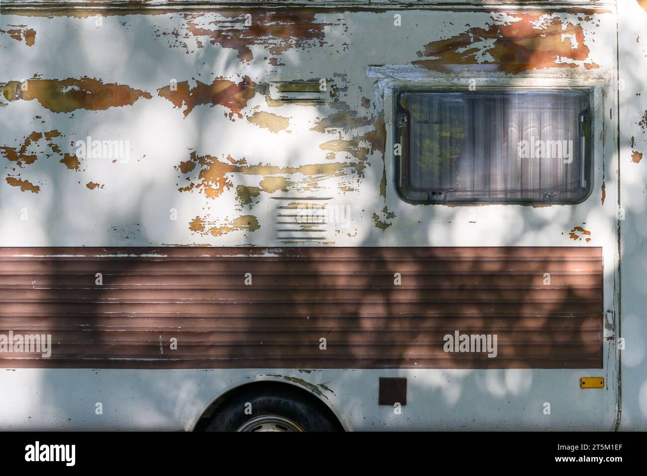 A heavily used caravan with windows and curtains Stock Photo - Alamy