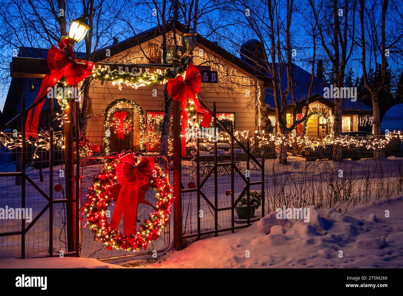 Alaska night snow christmas hi-res stock photography and images - Alamy