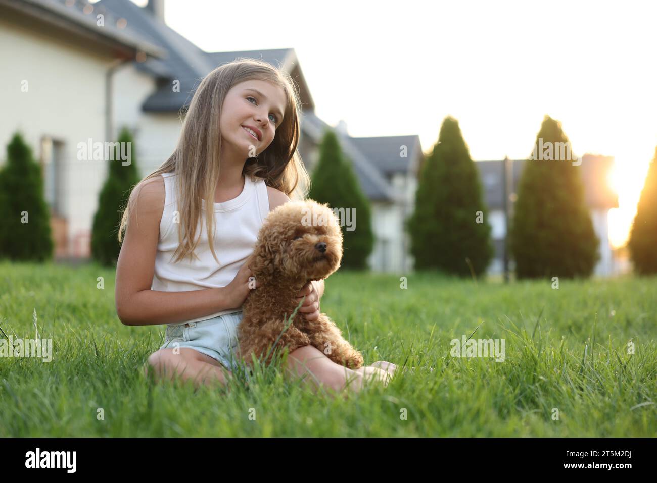 Beautiful tween girl on sunny hi-res stock photography and images - Alamy