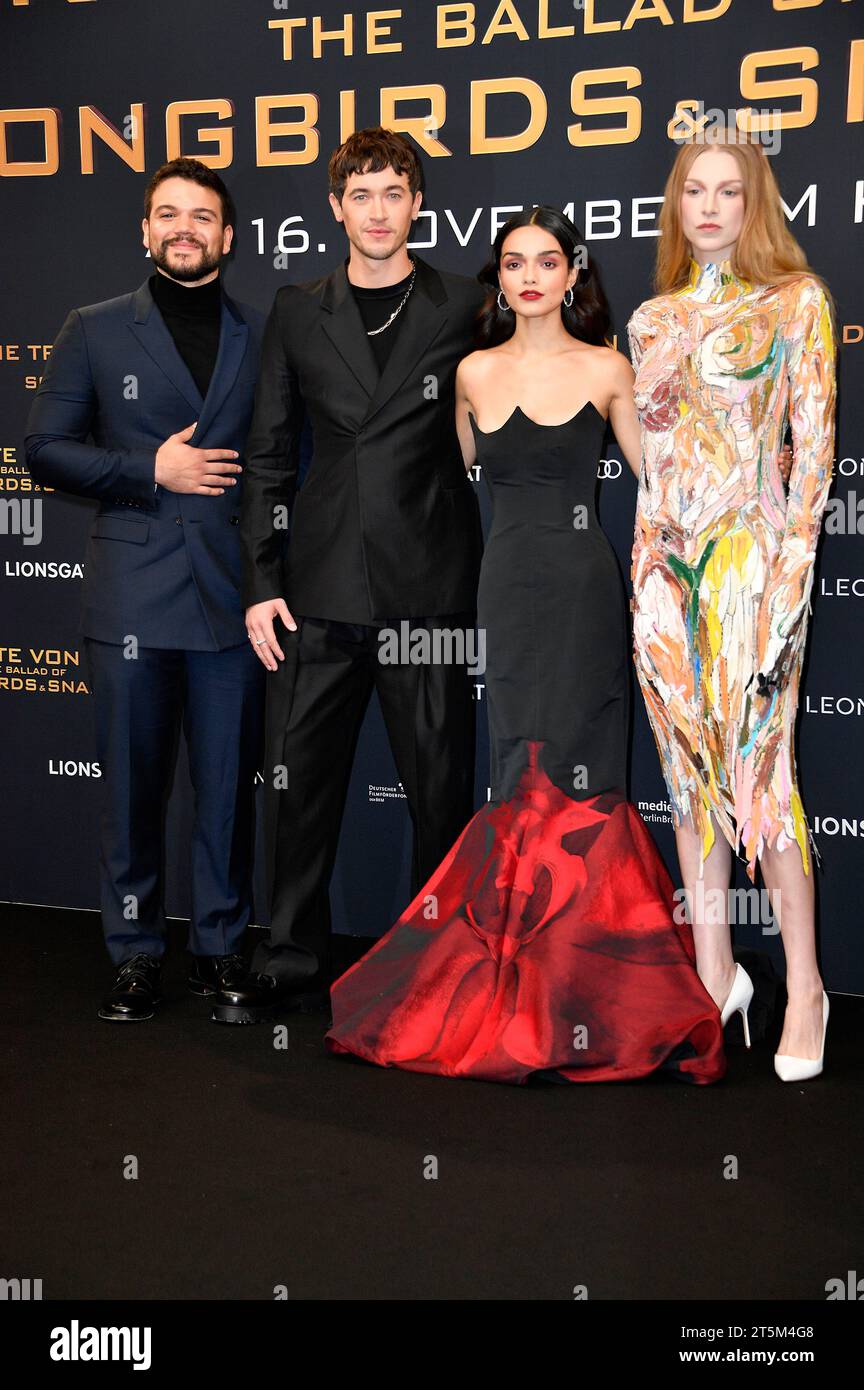 Josh Andres Rivera, Tom Blyth, Rachel Zegler und Hunter Schafer bei der ... Josh Andres Rivera, Tom Blyth, Rachel Zegler und Hunter Schafer bei der ...