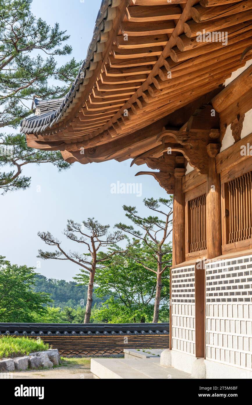 Korean roof tile hi-res stock photography and images - Alamy