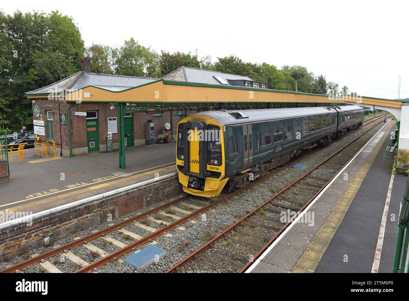 GWR Great Western Railway DMU train at the restored Southern Railway ...