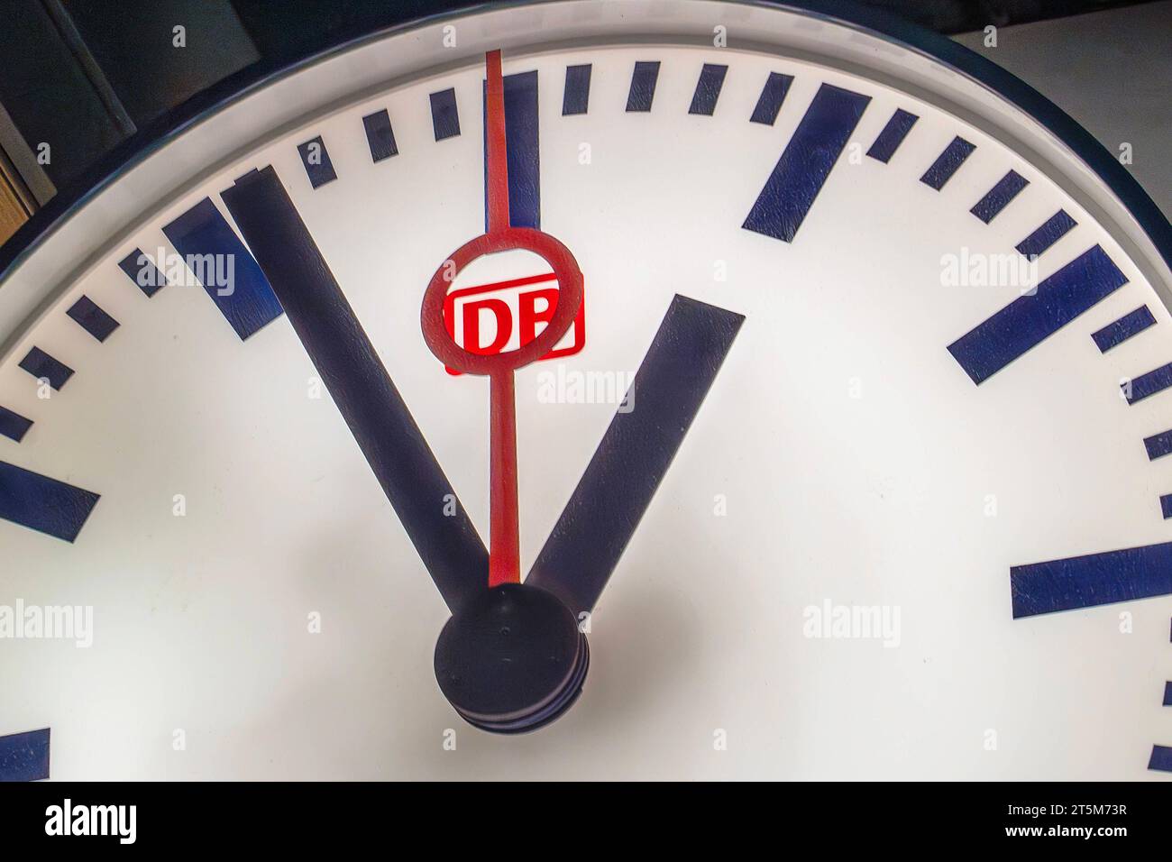 Bahnhofsuhr, Symbolfoto Verspätungen bei der Bahn, München, November ...