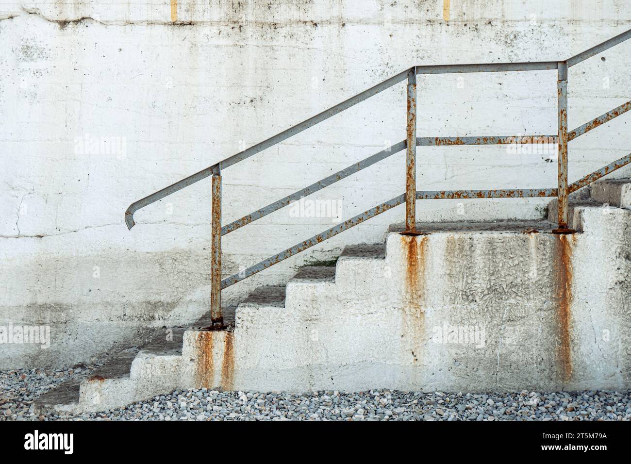 Exterior metal staircase hi-res stock photography and images - Alamy
