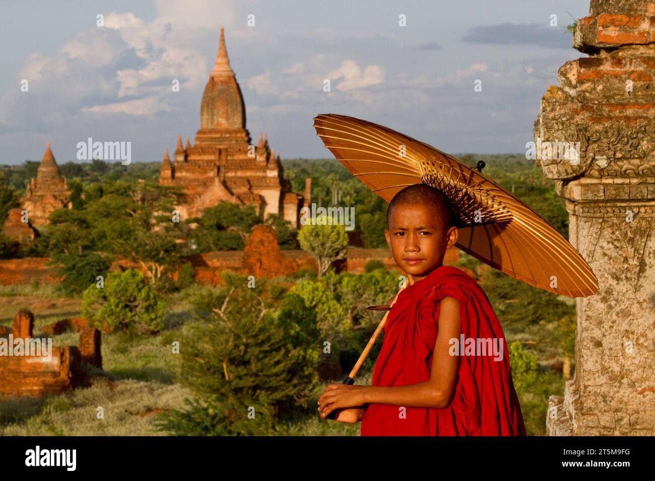 Bagan temple monk hi-res stock photography and images - Alamy