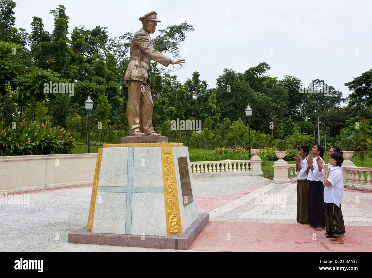 Founder of myanmar hi-res stock photography and images - Alamy