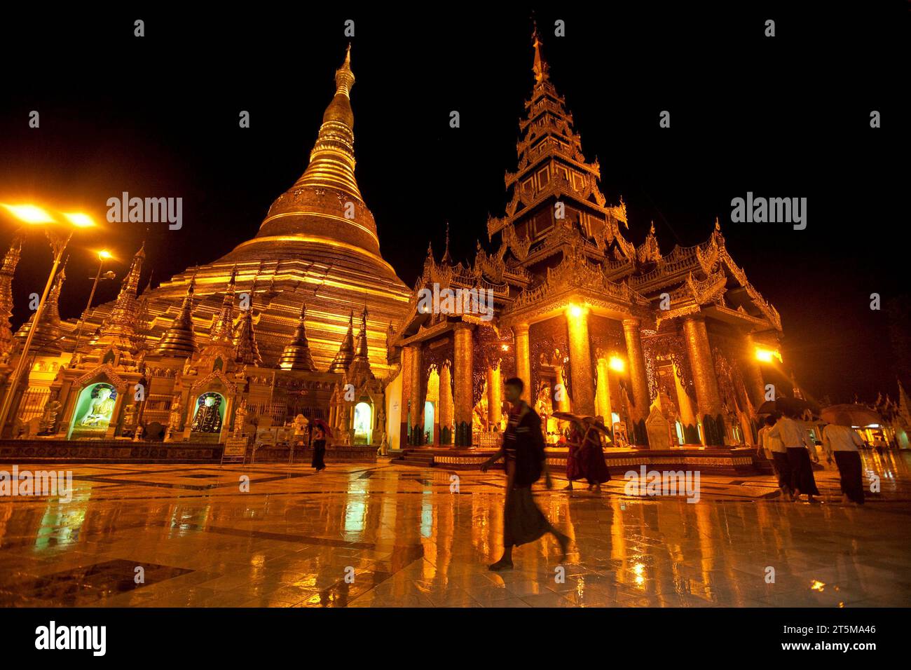Myanmar bell monk hi-res stock photography and images - Alamy
