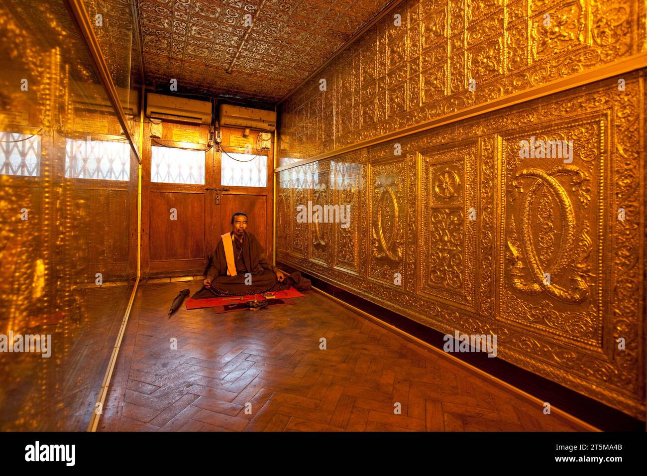 Myanmar yangon botataung hi-res stock photography and images - Alamy
