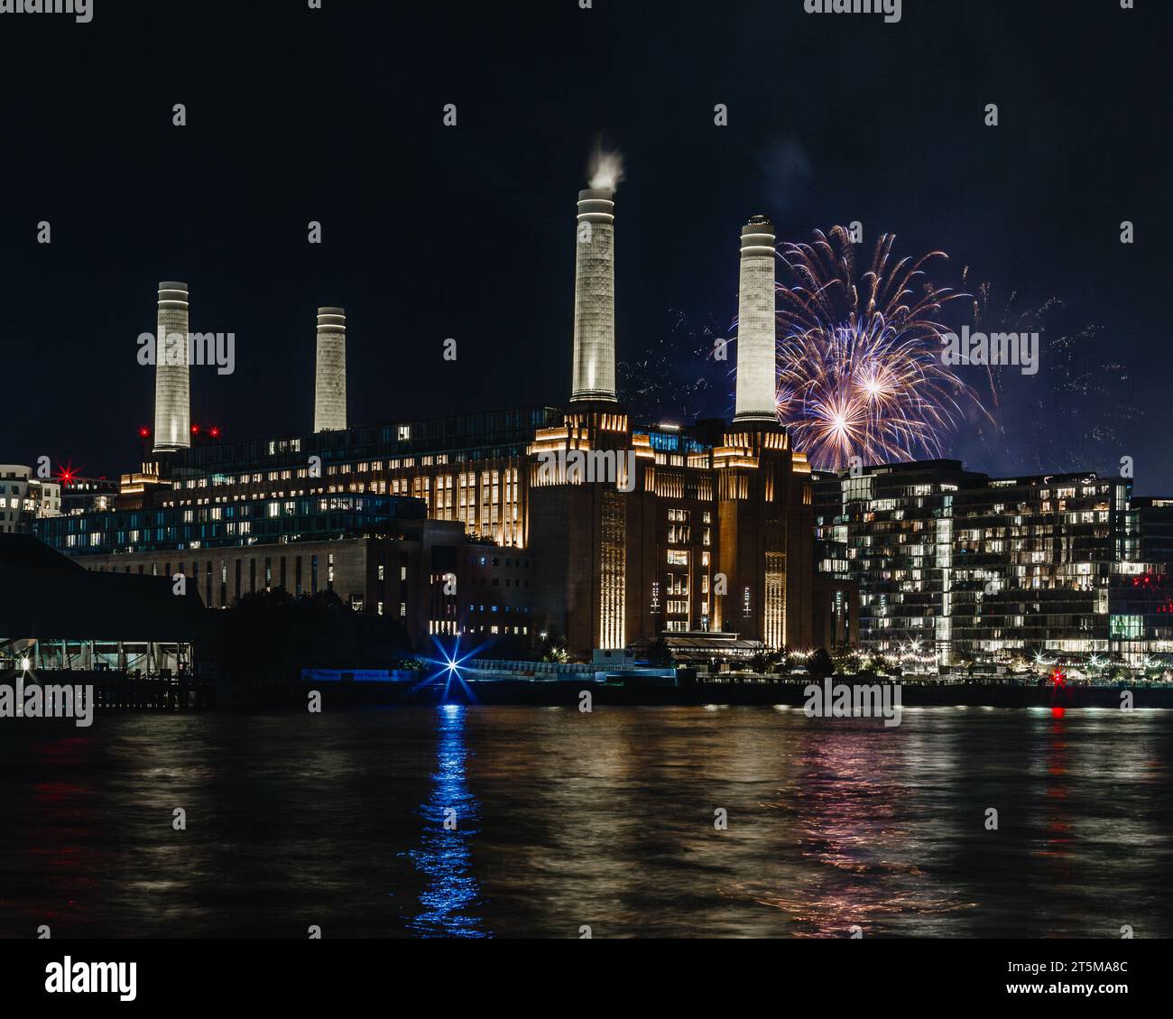 Fireworks on Guy Fawkes night over Battersea Power station Stock Photo ...