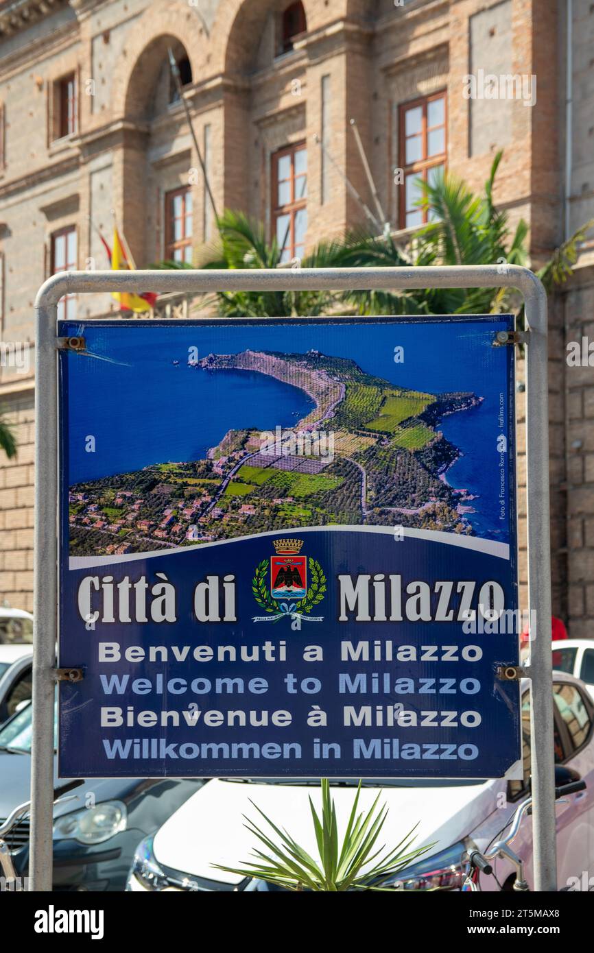 Amusement park map hi-res stock photography and images - Alamy