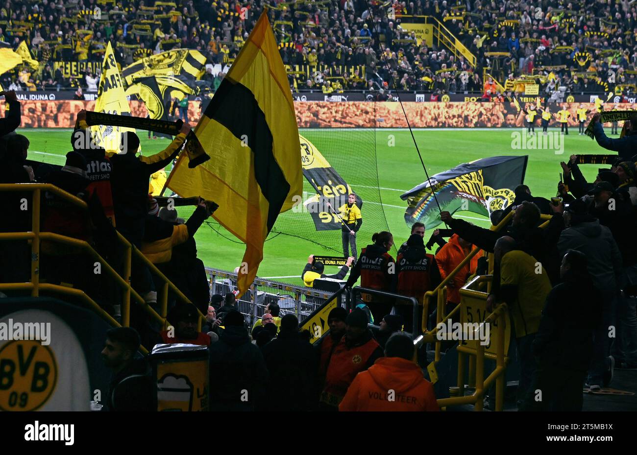 Fussball fans hi-res stock photography and images - Alamy