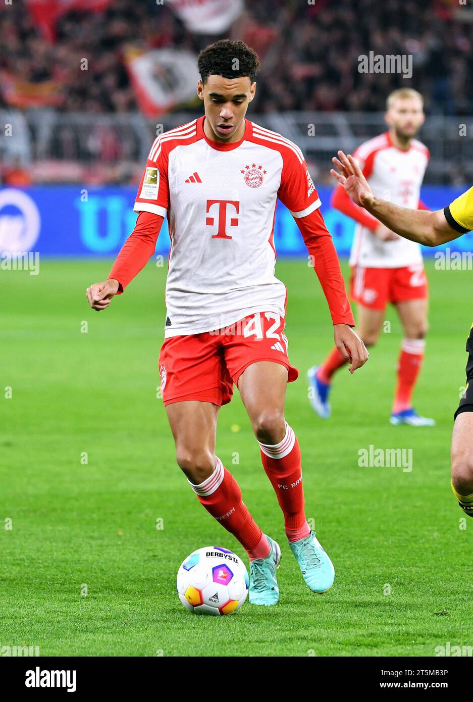 Bundesliga, Signal Iduna Park Dortmund: Borussia Dortmund vs FC Bayern ...