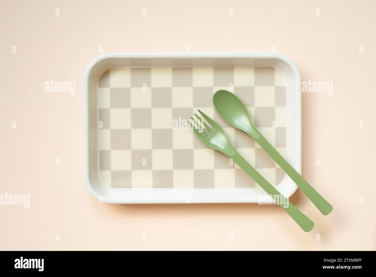 Empty tray plate hi-res stock photography and images - Alamy
