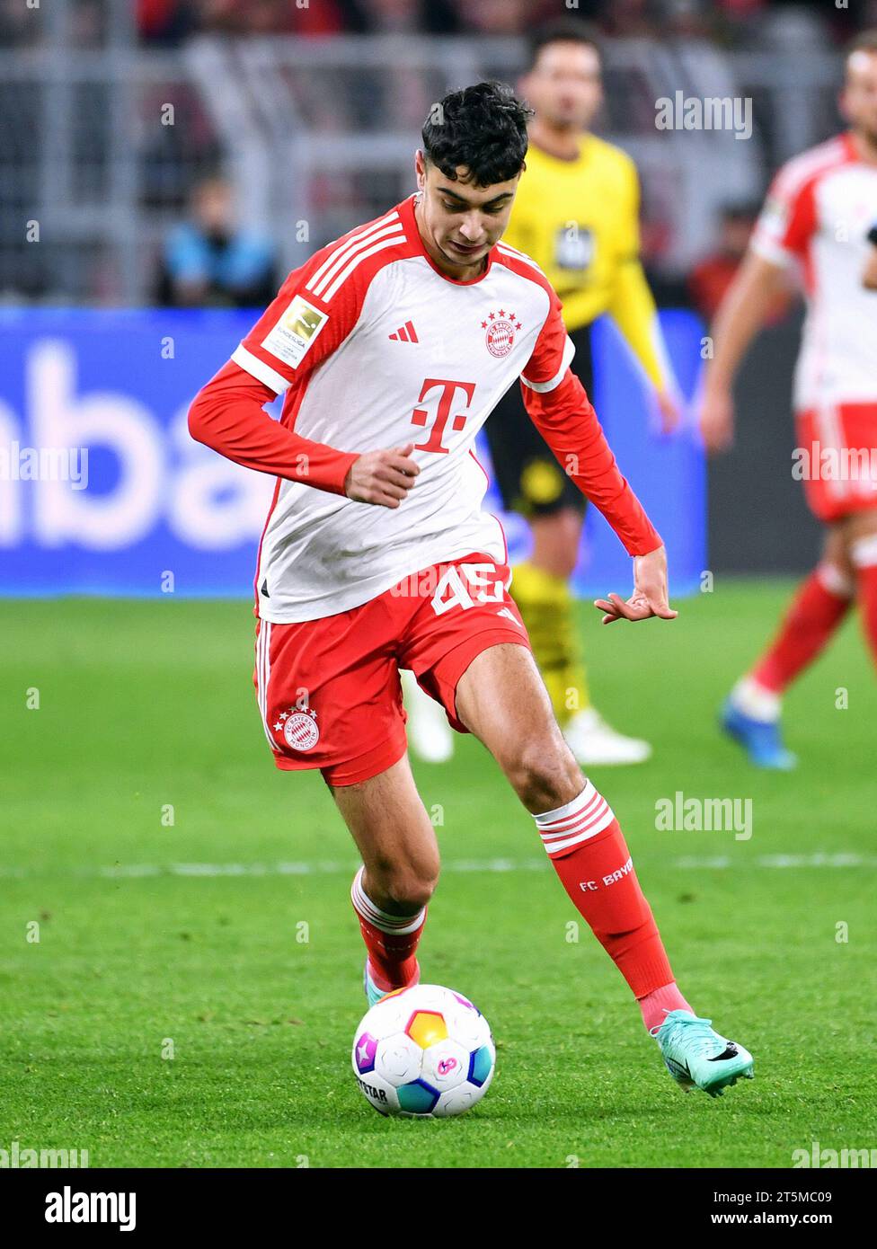Bundesliga, Signal Iduna Park Dortmund: Borussia Dortmund vs FC Bayern ...