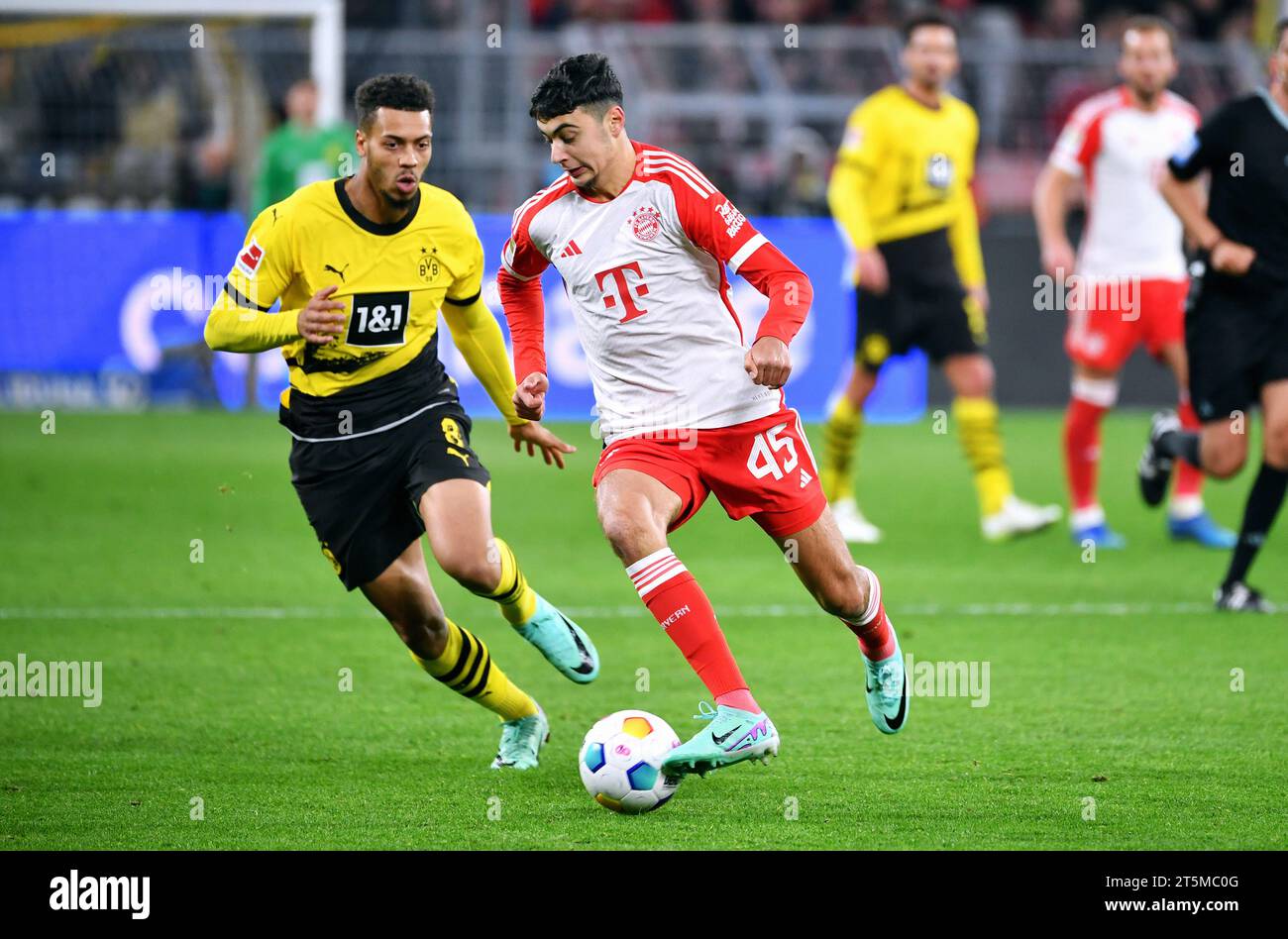 Bundesliga, Signal Iduna Park Dortmund: Borussia Dortmund vs FC Bayern ...
