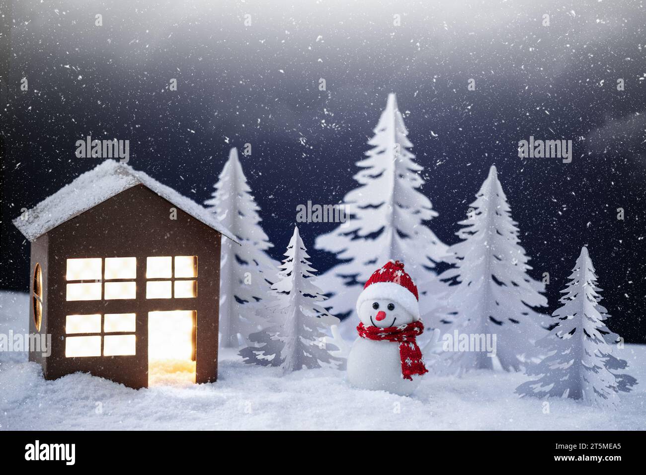 Papercraft snowman hi-res stock photography and images - Alamy