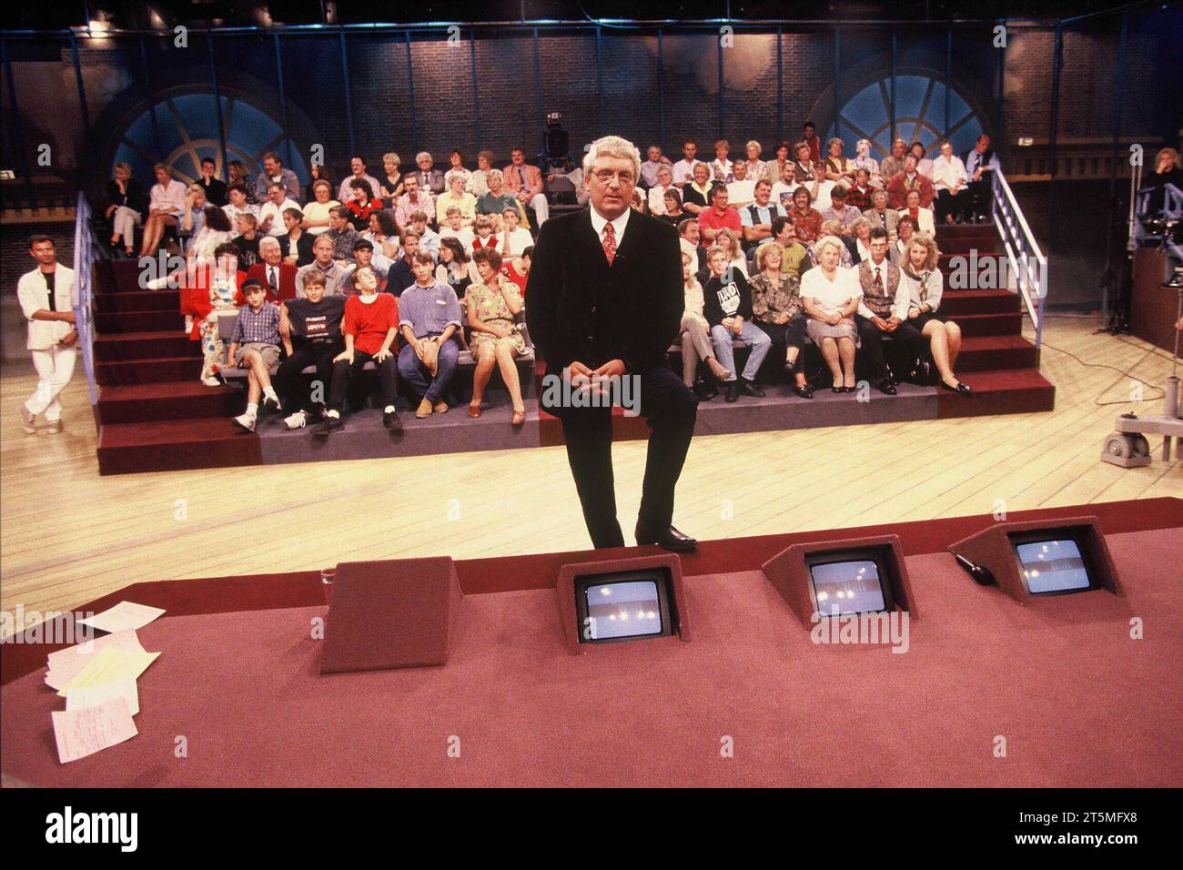 Hans Meiser posiert in seinem Studio am 31.08.1994 *** Hans Meiser ...
