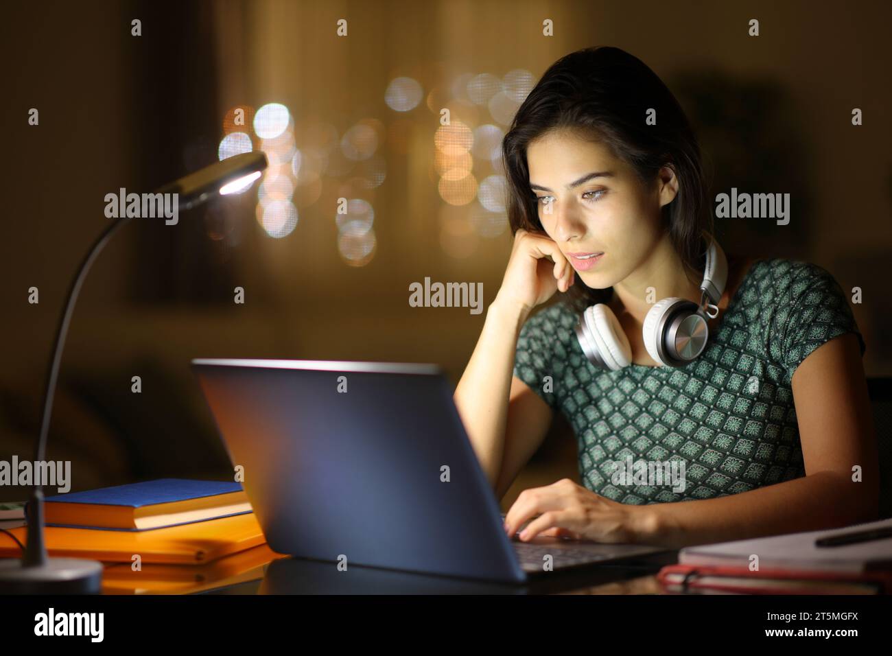 Night learning hi-res stock photography and images - Alamy
